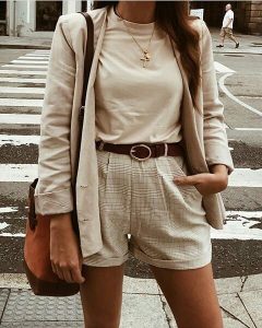 Outfits con shorts beige para mujer 2024 - Muy Trendy