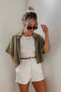 Outfits mujer con short blanco - Como combinar 2026 - Muy Trendy