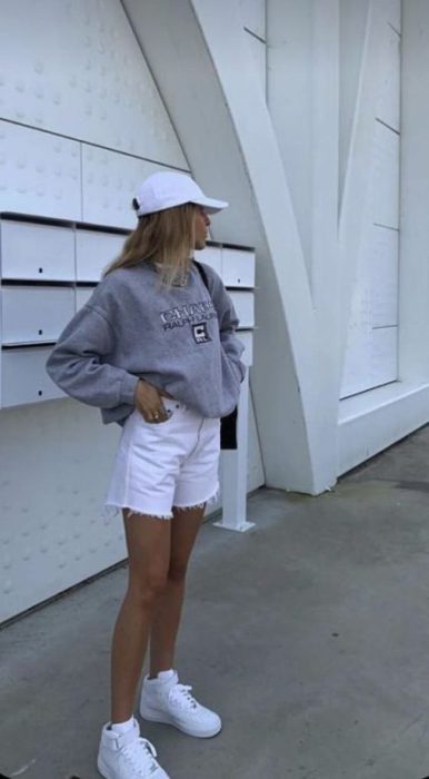 Outfits mujer con short blanco - Como combinar 2026 - Muy Trendy
