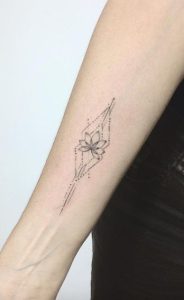 Tatuaje de flor de loto para mujer 2025 - Ideas y significado - Muy Trendy