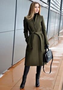 Como usar un saco o tapado verde oscuro 2025 - Outfit mujer - Muy Trendy