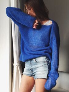 Outfits con sweater azul real 2026 - como combinarlo - Muy Trendy
