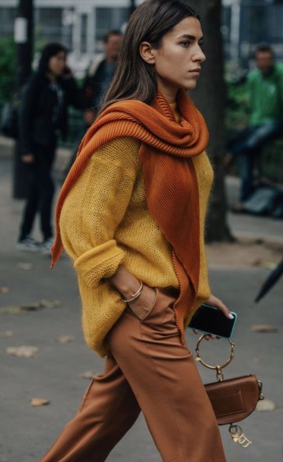 Outfits con suéter mostaza 2025 - Como combinar - Muy Trendy
