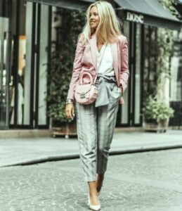 Outfits con blazer rosa claro 2026 - Como combinar - Muy Trendy
