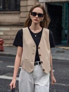 Como combinar un chaleco beige 2025 - Muy Trendy